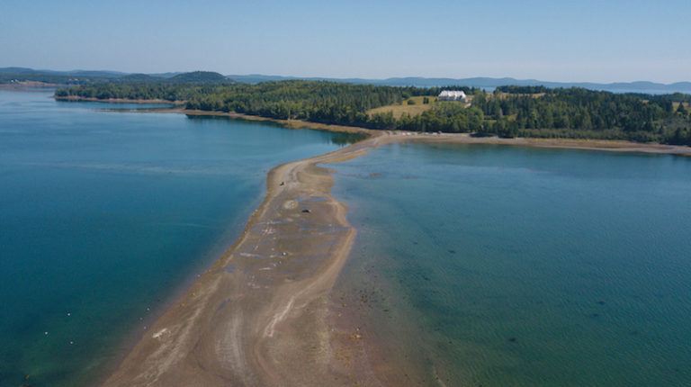 Ministers Island - Crossing the ocean floor and stepping back in time